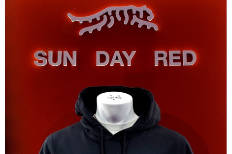 Sun Day Red: The Tiger Woods post-Nike era begins