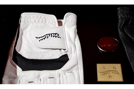 Sun Day Red: The Tiger Woods post-Nike era begins