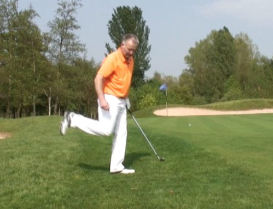 Retract the clubhead chipping drill