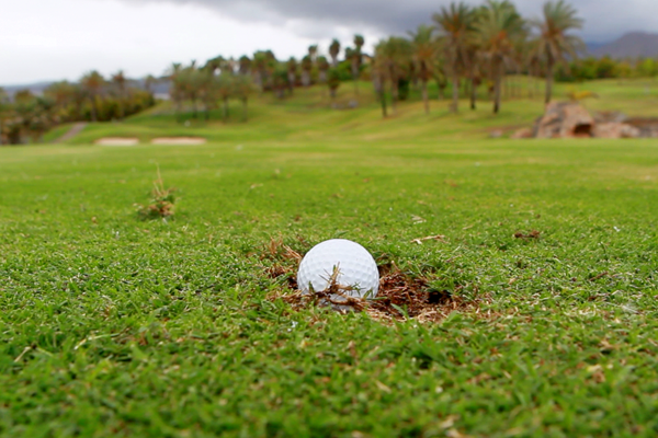 How to hit out a divot