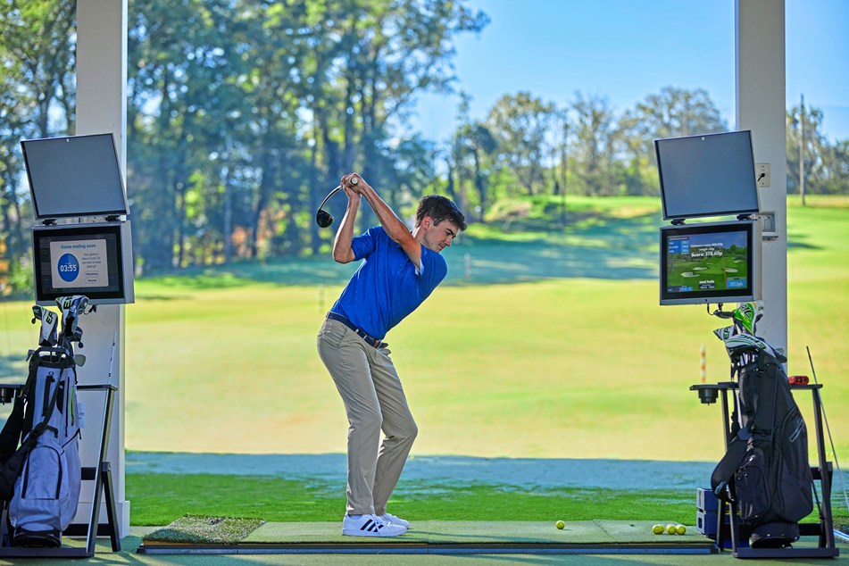 What's the best golf driving range? Toptracer vs Trackman!