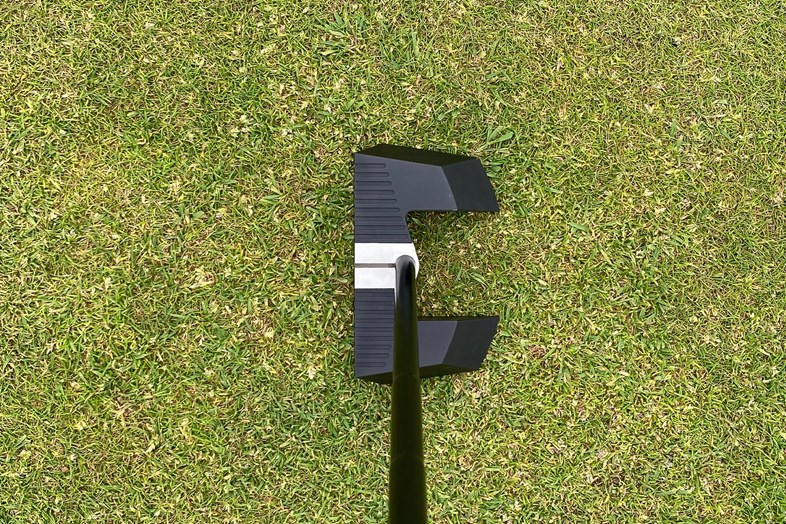 What putter does Adam Scott use?