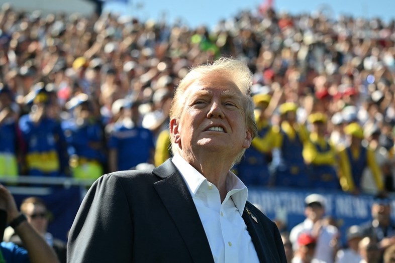 Donald Trump makes more astonishing claims about his golf