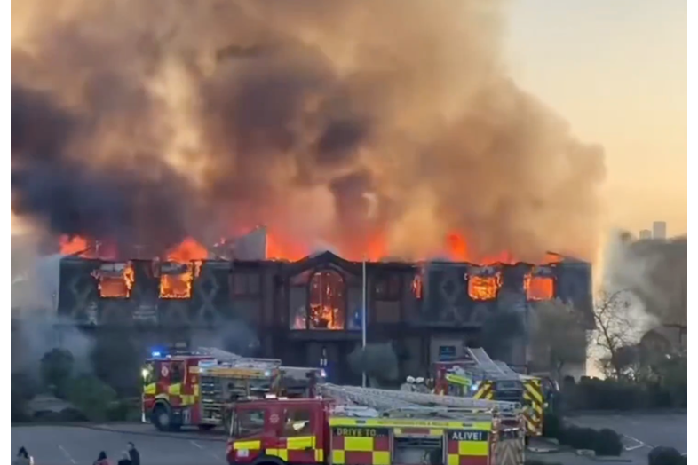 60 firefighters tackle huge fire at historic golf club