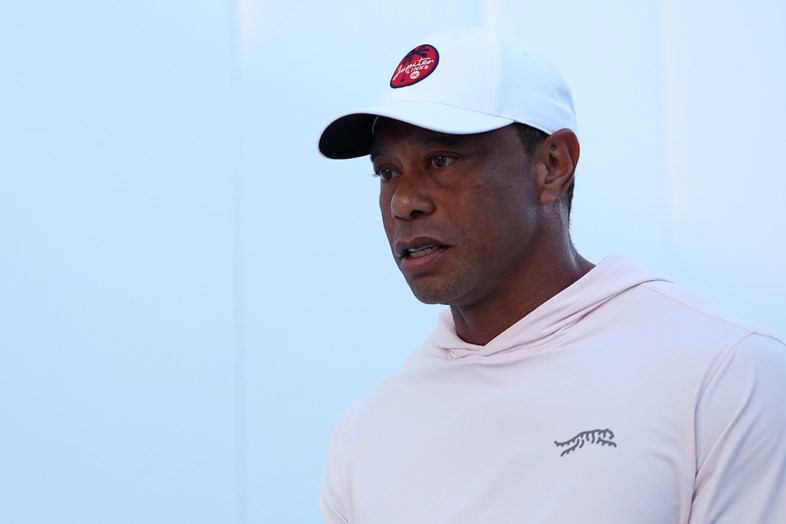 Tiger Woods matches unwanted record as Open decision made