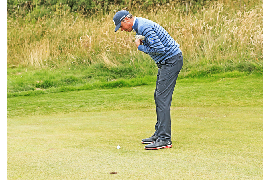 Matt Kuchar’s arm lock putting method