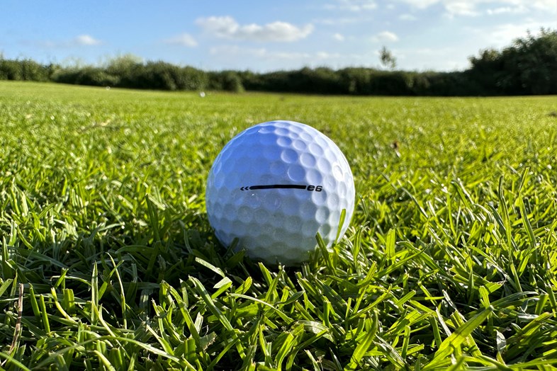 Wanting A Bargain? Check Out The 10 Best Cheap Golf Balls